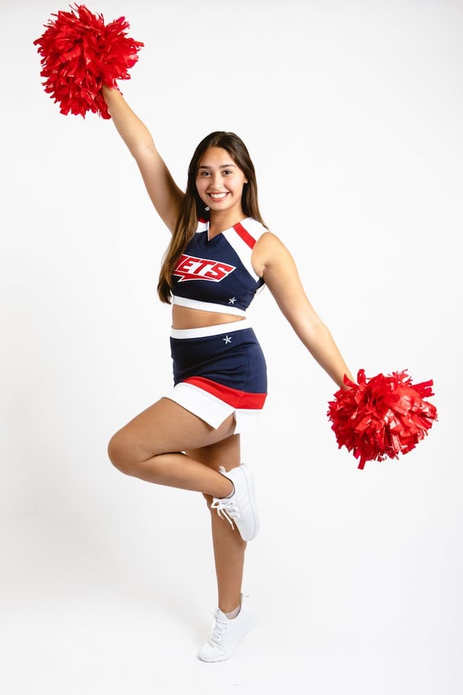 Senior Rae Gabrielle Cruz receives Teacher of Promise Award